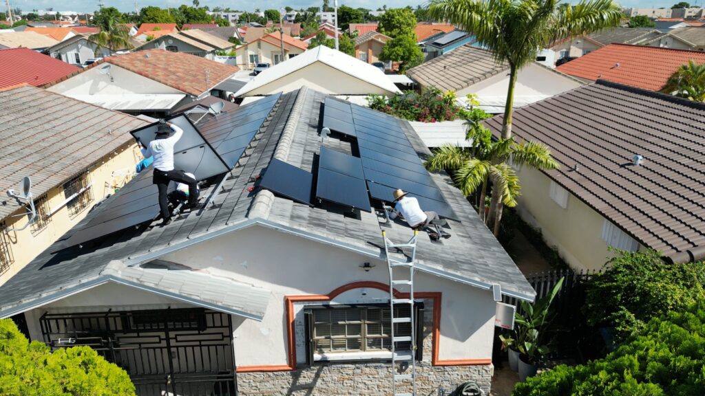 Febrero Es El Mejor Mes Para El Mantenimiento De Paneles Solares En Miami